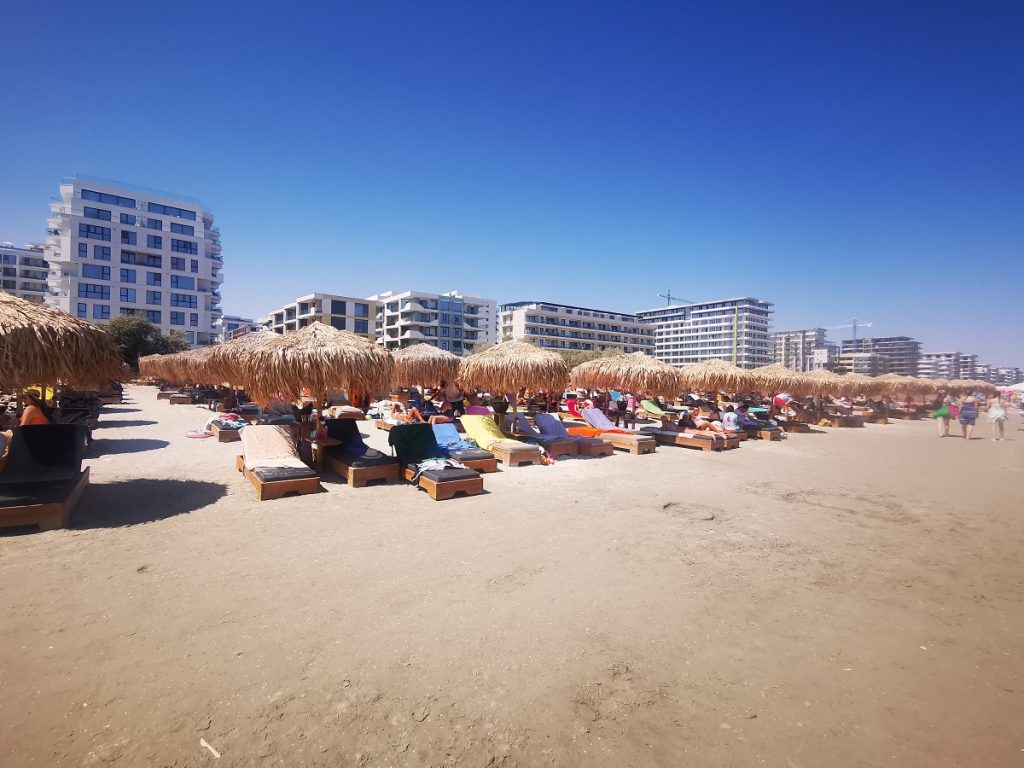 Azimuth Beach&Lounge, redefinirea standardelor și depășirea limitelor ...